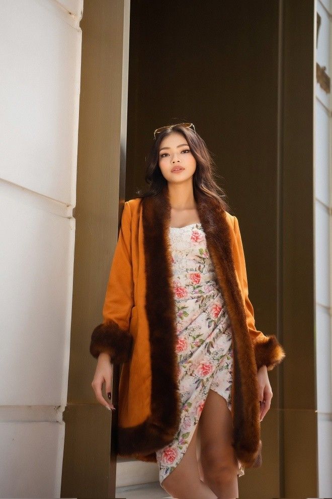 Bắt gặp siêu mẫu Trang Nhung cùng cháu gái cưng dạo phố với bà xã Tuấn Hưng