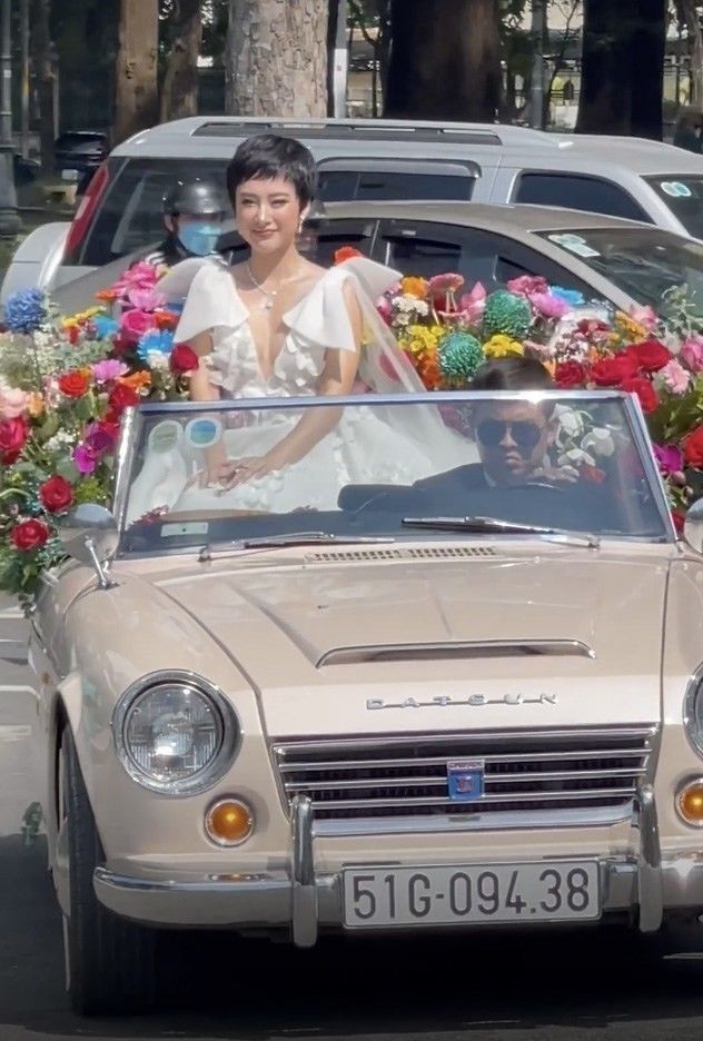 Tưởng Hiền Hồ lên xe hoa, nhưng là Angela Phương Trinh vừa cắt phăng ...