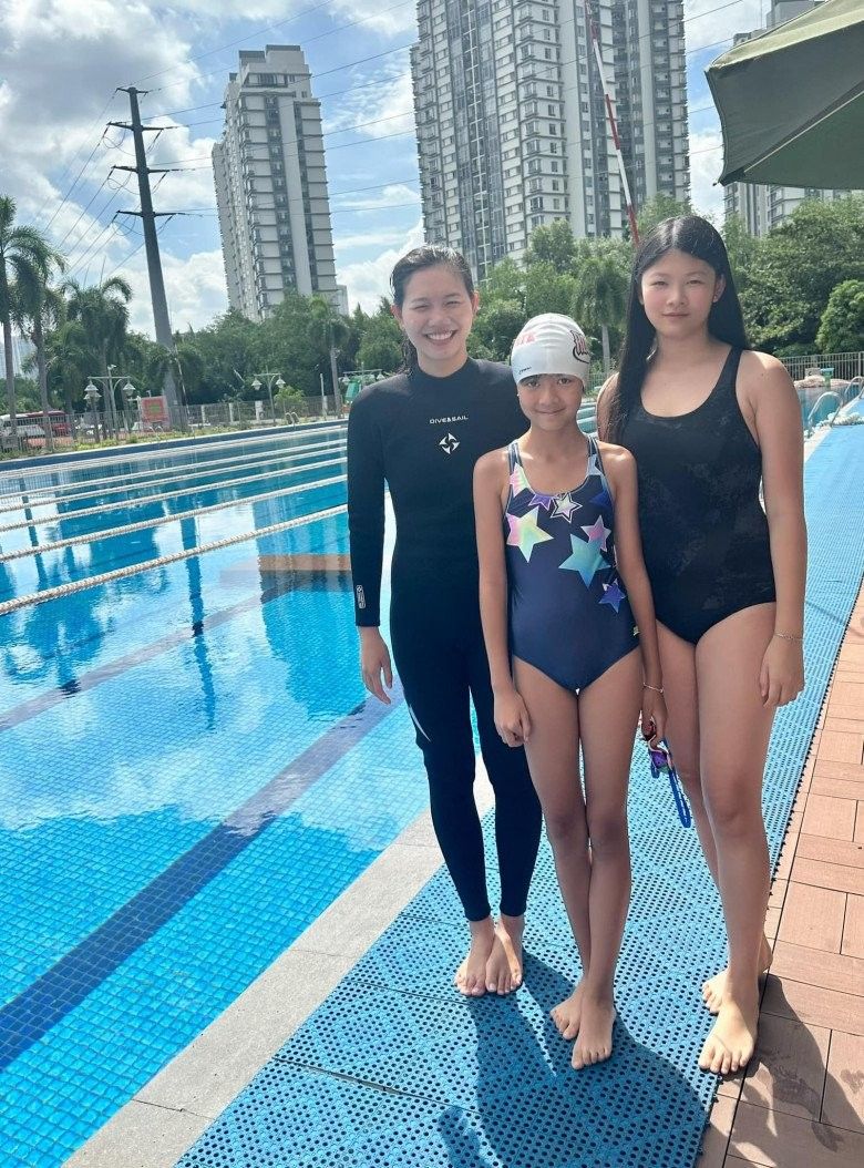 Con gái Bình Minh 13 tuổi cao 1m74, chân dài vượt "kình ngư" Ánh Viên ...