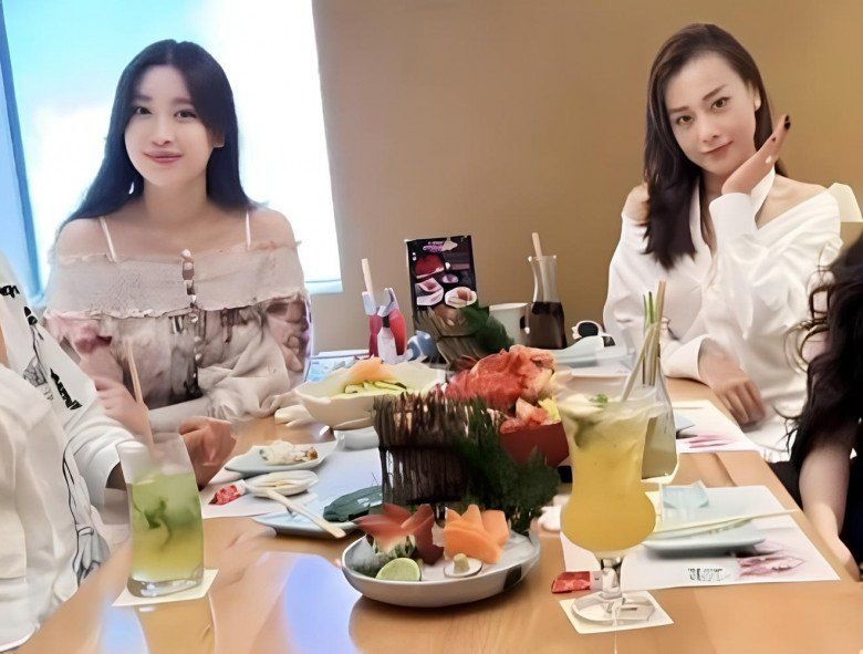 Đỗ Mỹ Linh khoe vòng eo nhỏ xíu sau sinh, không còn mũm mĩm như khi ...