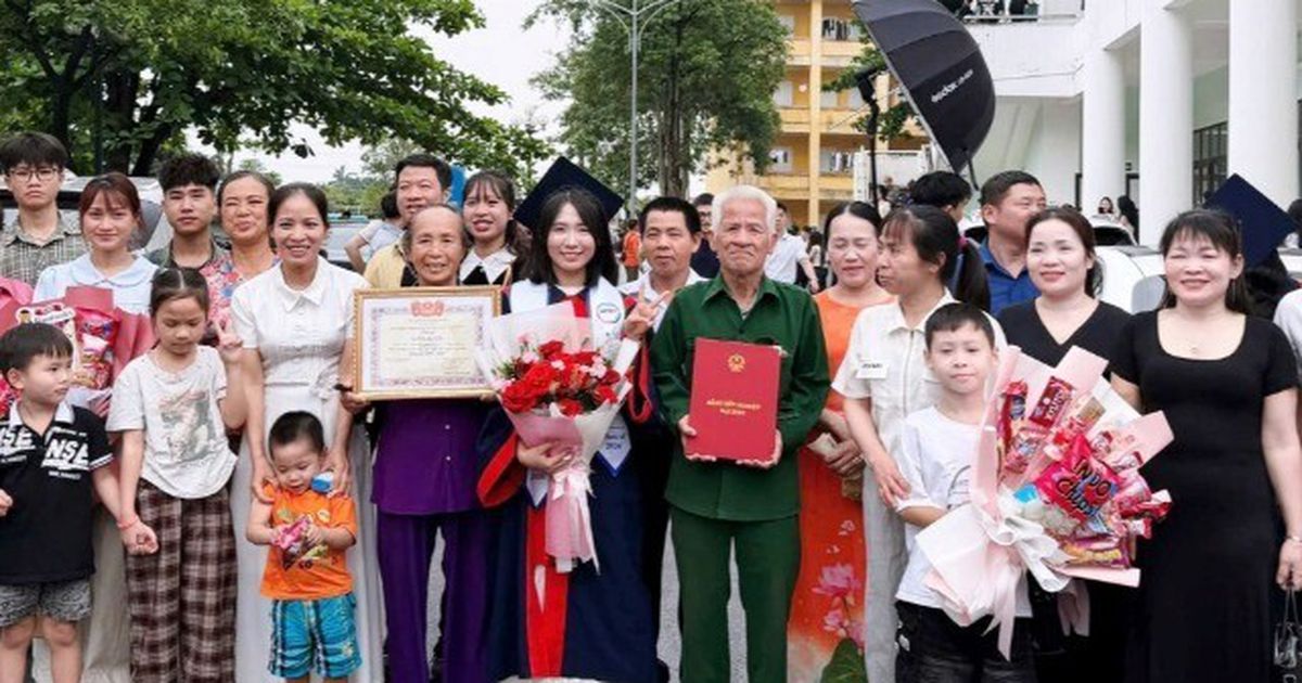 Nữ thủ khoa gây xúc động khi 29 người thân đến dự lễ tốt nghiệp: “Gia ...